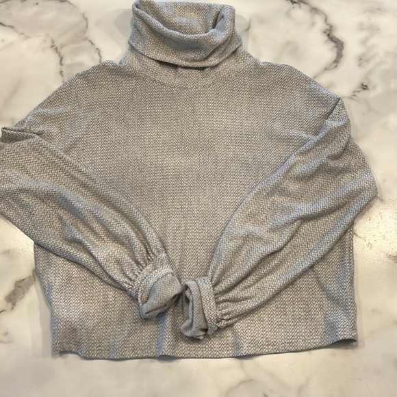 Everly | Tops | Everly Small Cropped Turtleneck Amazingly Soft | Poshmark